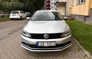 Pelēks Volkswagen Jetta 2015 Liepāja, ar dzinēja tilpumu 2.00 L un nobraukumu 241 tūkst. km par 4900 €, foto 3 vietnē AUTOMOTO.COM.LV