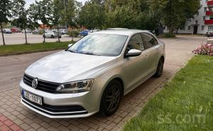 Pelēks Volkswagen Jetta 2015 Liepāja, ar dzinēja tilpumu 2.00 L un nobraukumu 241 tūkst. km par 4900 €, foto 4 vietnē AUTOMOTO.COM.LV