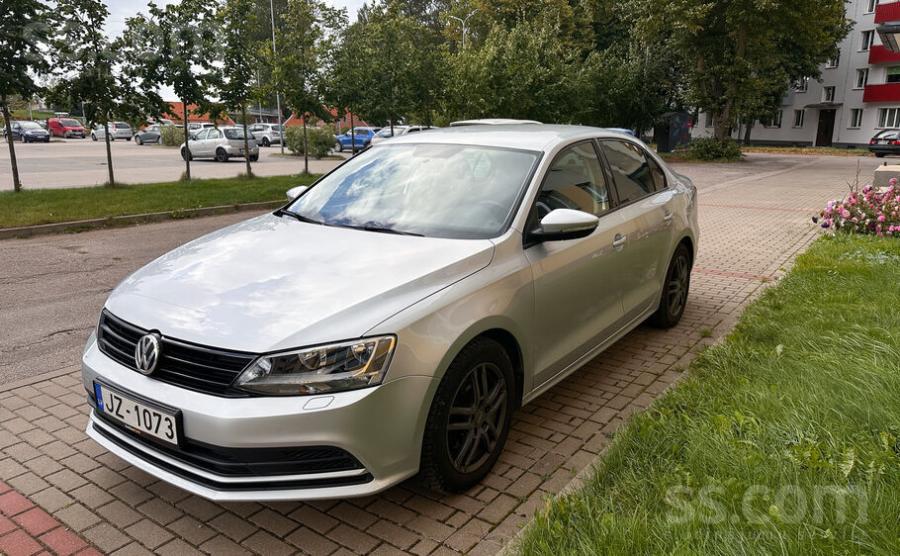 Pelēks Volkswagen Jetta 2015 Liepāja, ar dzinēja tilpumu 2.00 L un nobraukumu 241 tūkst. km par 4900 €, foto 4 vietnē AUTOMOTO.COM.LV