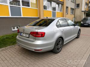 Pelēks Volkswagen Jetta 2015 Liepāja, ar dzinēja tilpumu 2.00 L un nobraukumu 241 tūkst. km par 4900 €, foto 5 vietnē AUTOMOTO.COM.LV