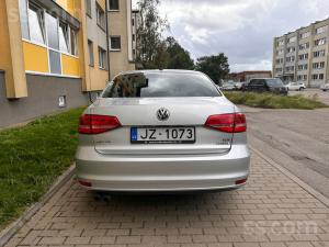 Pelēks Volkswagen Jetta 2015 Liepāja, ar dzinēja tilpumu 2.00 L un nobraukumu 241 tūkst. km par 4900 €, foto 6 vietnē AUTOMOTO.COM.LV