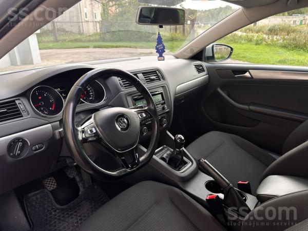 Volkswagen Jetta 2015 LiepÄja vietnÄ PelÄks Volkswagen Jetta 2015 LiepÄja, ar dzinÄja tilpumu 2.00 L un nobraukumu 241 tÅ«kst. km par 4900 ā¬, foto 8 vietnÄ AUTOMOTO.COM.LV