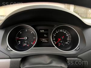 Pelēks Volkswagen Jetta 2015 Liepāja, ar dzinēja tilpumu 2.00 L un nobraukumu 241 tūkst. km par 4900 €, foto 9 vietnē AUTOMOTO.COM.LV