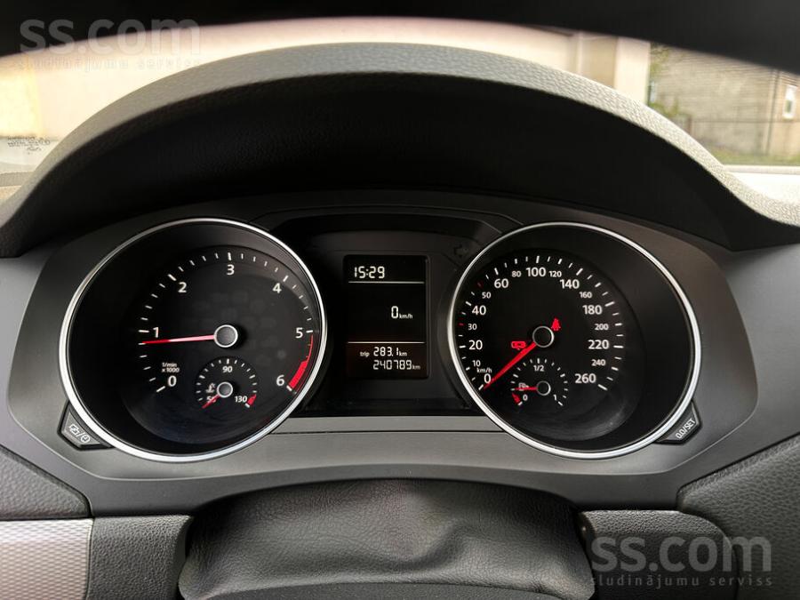 Pelēks Volkswagen Jetta 2015 Liepāja, ar dzinēja tilpumu 2.00 L un nobraukumu 241 tūkst. km par 4900 €, foto 9 vietnē AUTOMOTO.COM.LV