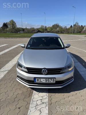 Grey Volkswagen Jetta 2016 in Riga, with an engine capacity of 2.00 L and mileage of 168 thousand km for 6500 €, photo 1 on AUTOMOTO.COM.LV