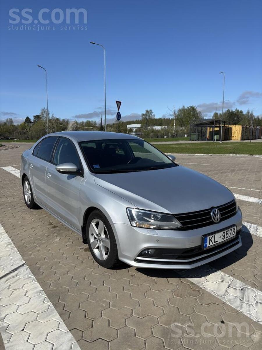 Grey Volkswagen Jetta 2016 in Riga, with an engine capacity of 2.00 L and mileage of 168 thousand km for 6500 €, photo 8 on AUTOMOTO.COM.LV