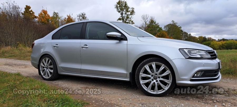 Pelēks Volkswagen Jetta 2016 Tallina, ar dzinēja tilpumu 1.40 L un nobraukumu 138 tūkst. km par 8250 €, foto 2 vietnē AUTOMOTO.COM.LV