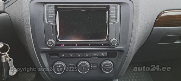 Pelēks Volkswagen Jetta 2016 Tallina, ar dzinēja tilpumu 1.40 L un nobraukumu 138 tūkst. km par 8250 €, foto 11 vietnē AUTOMOTO.COM.LV