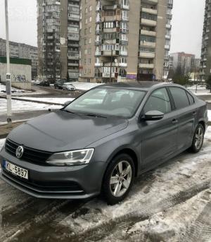 Grey Volkswagen Jetta 2016 in Riga, with an engine capacity of 1.40 L and mileage of 175 thousand km for 4700 €, photo 2 on AUTOMOTO.COM.LV