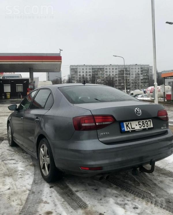 Grey Volkswagen Jetta 2016 in Riga, with an engine capacity of 1.40 L and mileage of 175 thousand km for 4700 €, photo 3 on AUTOMOTO.COM.LV