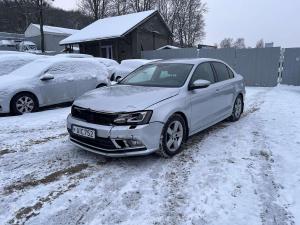 Grey Volkswagen Jetta 2016 in Kaunas, with an engine capacity of 1.97 L and mileage of 182 thousand km for 4300 €, photo 2 on AUTOMOTO.COM.LV