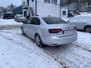 Grey Volkswagen Jetta 2016 in Kaunas, with an engine capacity of 1.97 L and mileage of 182 thousand km for 4300 €, photo 4 on AUTOMOTO.COM.LV