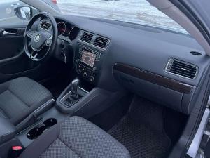 Grey Volkswagen Jetta 2016 in Kaunas, with an engine capacity of 1.97 L and mileage of 182 thousand km for 4300 €, photo 12 on AUTOMOTO.COM.LV