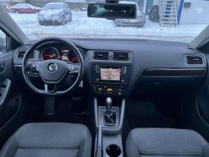 Grey Volkswagen Jetta 2016 in Kaunas, with an engine capacity of 1.97 L and mileage of 182 thousand km for 4300 €, photo 14 on AUTOMOTO.COM.LV