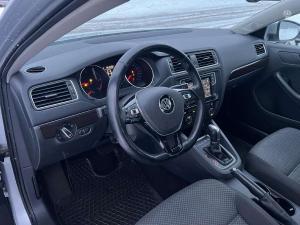 Grey Volkswagen Jetta 2016 in Kaunas, with an engine capacity of 1.97 L and mileage of 182 thousand km for 4300 €, photo 15 on AUTOMOTO.COM.LV