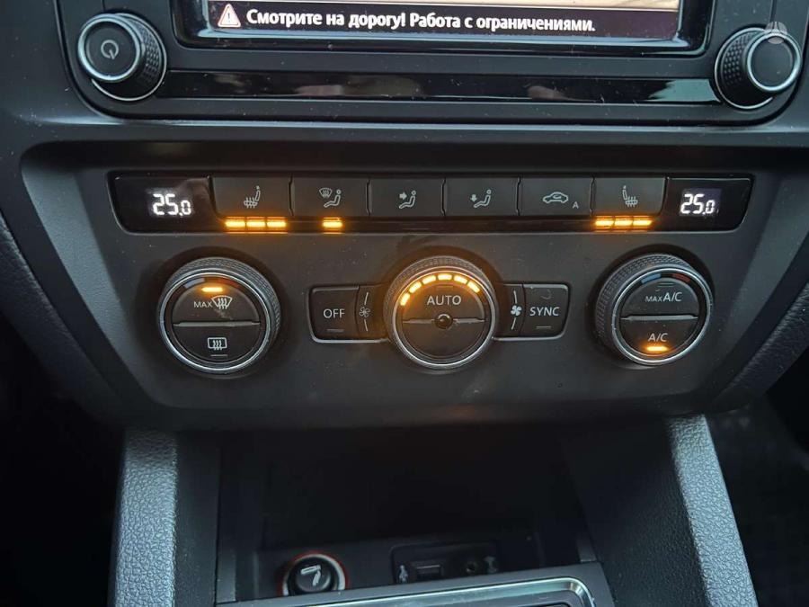 Grey Volkswagen Jetta 2016 in Kaunas, with an engine capacity of 1.97 L and mileage of 182 thousand km for 4300 €, photo 19 on AUTOMOTO.COM.LV