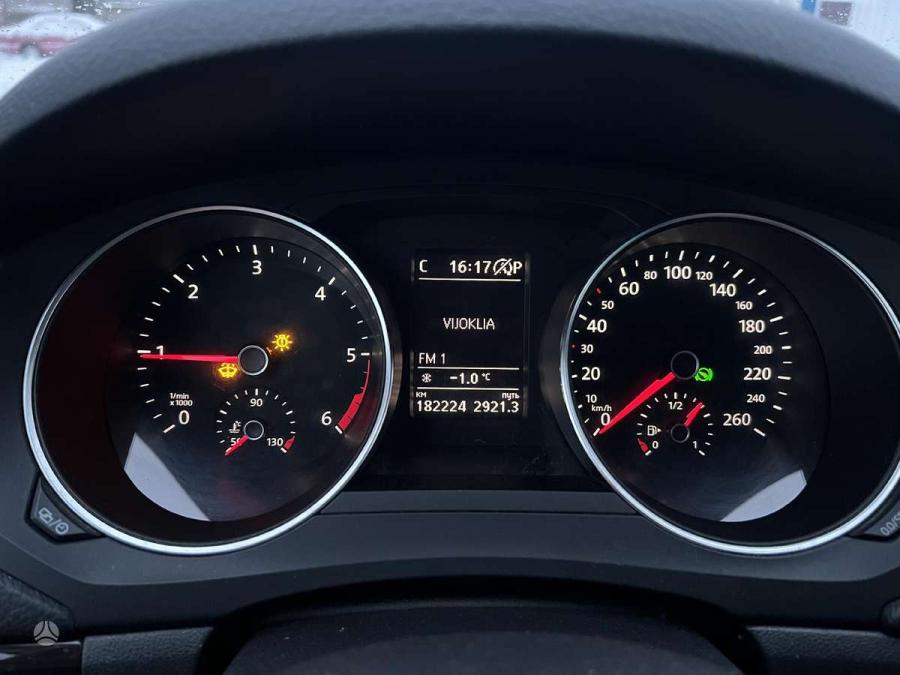 Grey Volkswagen Jetta 2016 in Kaunas, with an engine capacity of 1.97 L and mileage of 182 thousand km for 4300 €, photo 27 on AUTOMOTO.COM.LV
