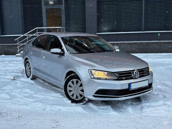 Pelēks Volkswagen Jetta 2016 Viļņa, ar dzinēja tilpumu 1.40 L un nobraukumu 148 tūkst. km par 6100 €, foto 2 vietnē AUTOMOTO.COM.LV