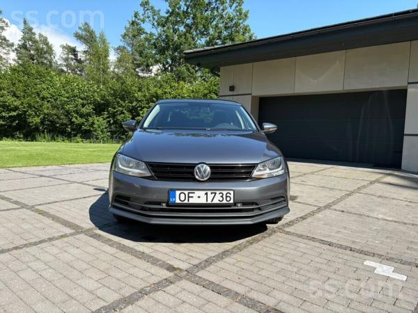 Pelēks Volkswagen Jetta 2016 Rīga, ar dzinēja tilpumu 1.40 L un nobraukumu 285 tūkst. km par 4750 €, foto 2 vietnē AUTOMOTO.COM.LV