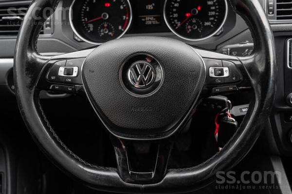 Pelēks Volkswagen Jetta 2016 Rīga, ar dzinēja tilpumu 1.40 L un nobraukumu 209 tūkst. km par 5750 €, foto 10 vietnē AUTOMOTO.COM.LV