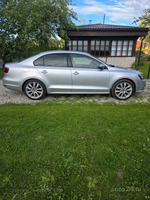 Pelēks Volkswagen Jetta 2016 Tallina, ar dzinēja tilpumu 1.40 L un nobraukumu 147 tūkst. km par 8500 €, foto 4 vietnē AUTOMOTO.COM.LV