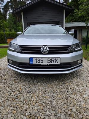Pelēks Volkswagen Jetta 2016 Tallina, ar dzinēja tilpumu 1.40 L un nobraukumu 147 tūkst. km par 8500 €, foto 9 vietnē AUTOMOTO.COM.LV