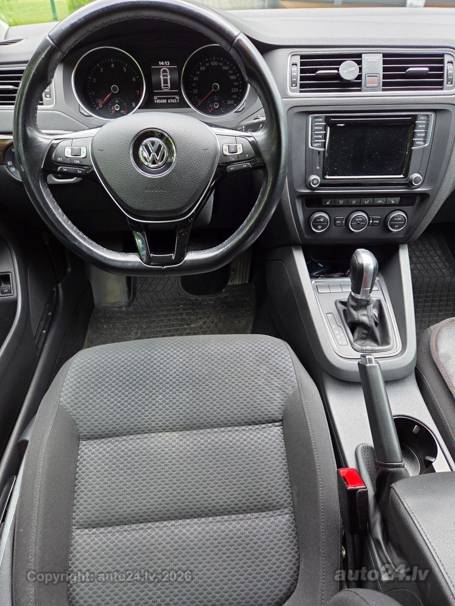 Pelēks Volkswagen Jetta 2016 Tallina, ar dzinēja tilpumu 1.40 L un nobraukumu 147 tūkst. km par 8500 €, foto 11 vietnē AUTOMOTO.COM.LV