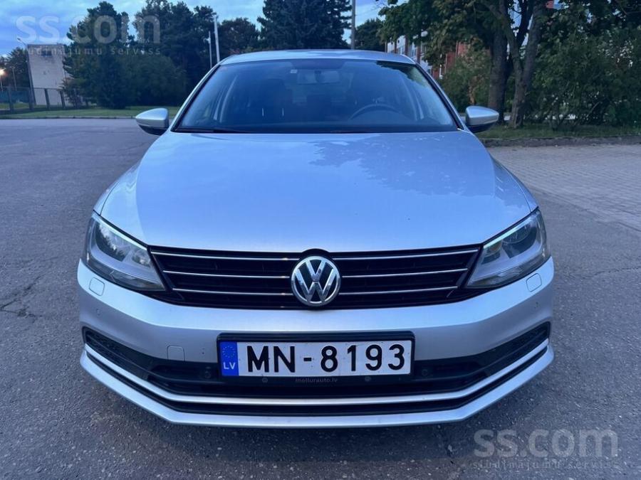Grey Volkswagen Jetta 2016 in Ogre, with an engine capacity of 1.40 L and mileage of 150 thousand km for 5200 €, photo 4 on AUTOMOTO.COM.LV