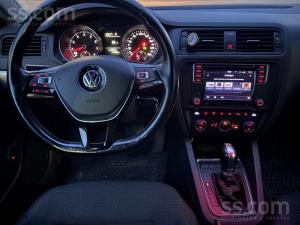 Grey Volkswagen Jetta 2016 in Ogre, with an engine capacity of 1.40 L and mileage of 150 thousand km for 5200 €, photo 7 on AUTOMOTO.COM.LV