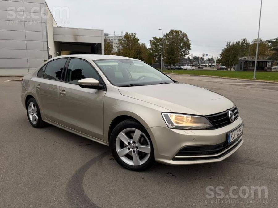 Grey Volkswagen Jetta 2016 in Riga, with an engine capacity of 1.40 L and mileage of 271 thousand km for 6490 €, photo 3 on AUTOMOTO.COM.LV