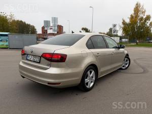 Grey Volkswagen Jetta 2016 in Riga, with an engine capacity of 1.40 L and mileage of 271 thousand km for 6490 €, photo 7 on AUTOMOTO.COM.LV