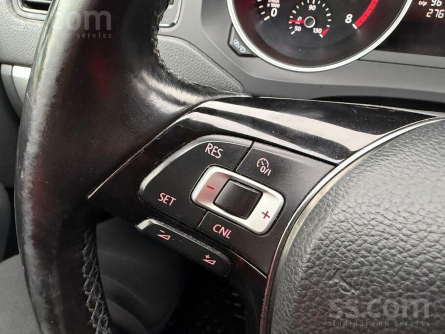 Grey Volkswagen Jetta 2016 in Riga, with an engine capacity of 1.40 L and mileage of 271 thousand km for 6490 €, photo 12 on AUTOMOTO.COM.LV