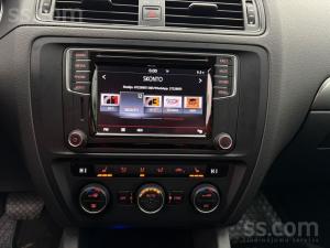Grey Volkswagen Jetta 2016 in Riga, with an engine capacity of 1.40 L and mileage of 271 thousand km for 6490 €, photo 14 on AUTOMOTO.COM.LV