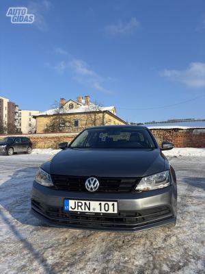 Grey Volkswagen Jetta 2017 in Vilnius, with an engine capacity of 1.40 L and mileage of 90 thousand km for 12000 €, photo  on AUTOMOTO.COM.LV