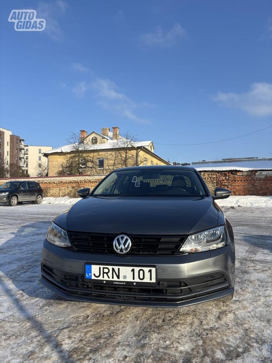 Pelēks Volkswagen Jetta 2017 Viļņa, ar dzinēja tilpumu 1.40 L un nobraukumu 90 tūkst. km par 12000 €, foto 1 vietnē AUTOMOTO.COM.LV