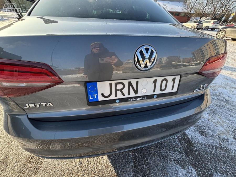 Pelēks Volkswagen Jetta 2017 Viļņa, ar dzinēja tilpumu 1.40 L un nobraukumu 90 tūkst. km par 12000 €, foto 11 vietnē AUTOMOTO.COM.LV