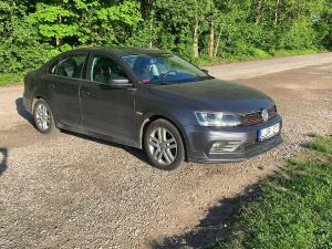 Grey Volkswagen Jetta 2017 in Klaipeda, with an engine capacity of 1.40 L and mileage of 125 thousand km for 6200 €, photo  on AUTOMOTO.COM.LV