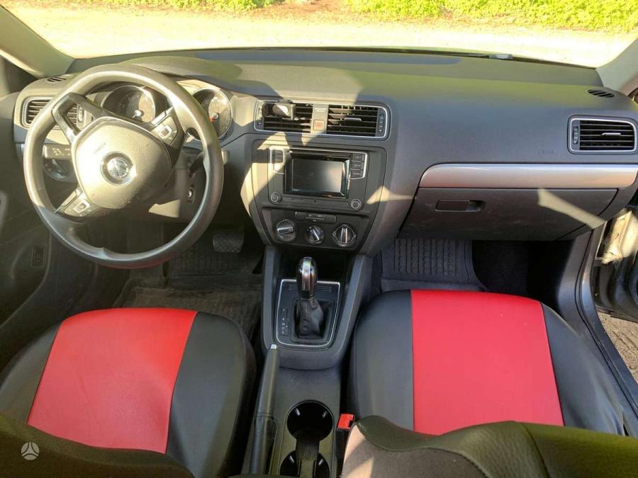Grey Volkswagen Jetta 2017 in Klaipeda, with an engine capacity of 1.40 L and mileage of 125 thousand km for 6200 €, photo 11 on AUTOMOTO.COM.LV