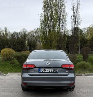 Pelēks Volkswagen Jetta 2017 Rīga, ar dzinēja tilpumu 2.00 L un nobraukumu 177 tūkst. km par 6900 €, foto 5 vietnē AUTOMOTO.COM.LV