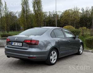 Pelēks Volkswagen Jetta 2017 Rīga, ar dzinēja tilpumu 2.00 L un nobraukumu 177 tūkst. km par 6900 €, foto 7 vietnē AUTOMOTO.COM.LV