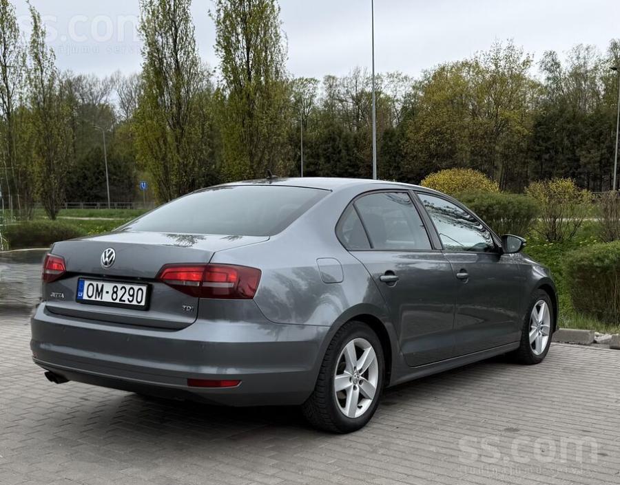 Pelēks Volkswagen Jetta 2017 Rīga, ar dzinēja tilpumu 2.00 L un nobraukumu 177 tūkst. km par 6900 €, foto 7 vietnē AUTOMOTO.COM.LV