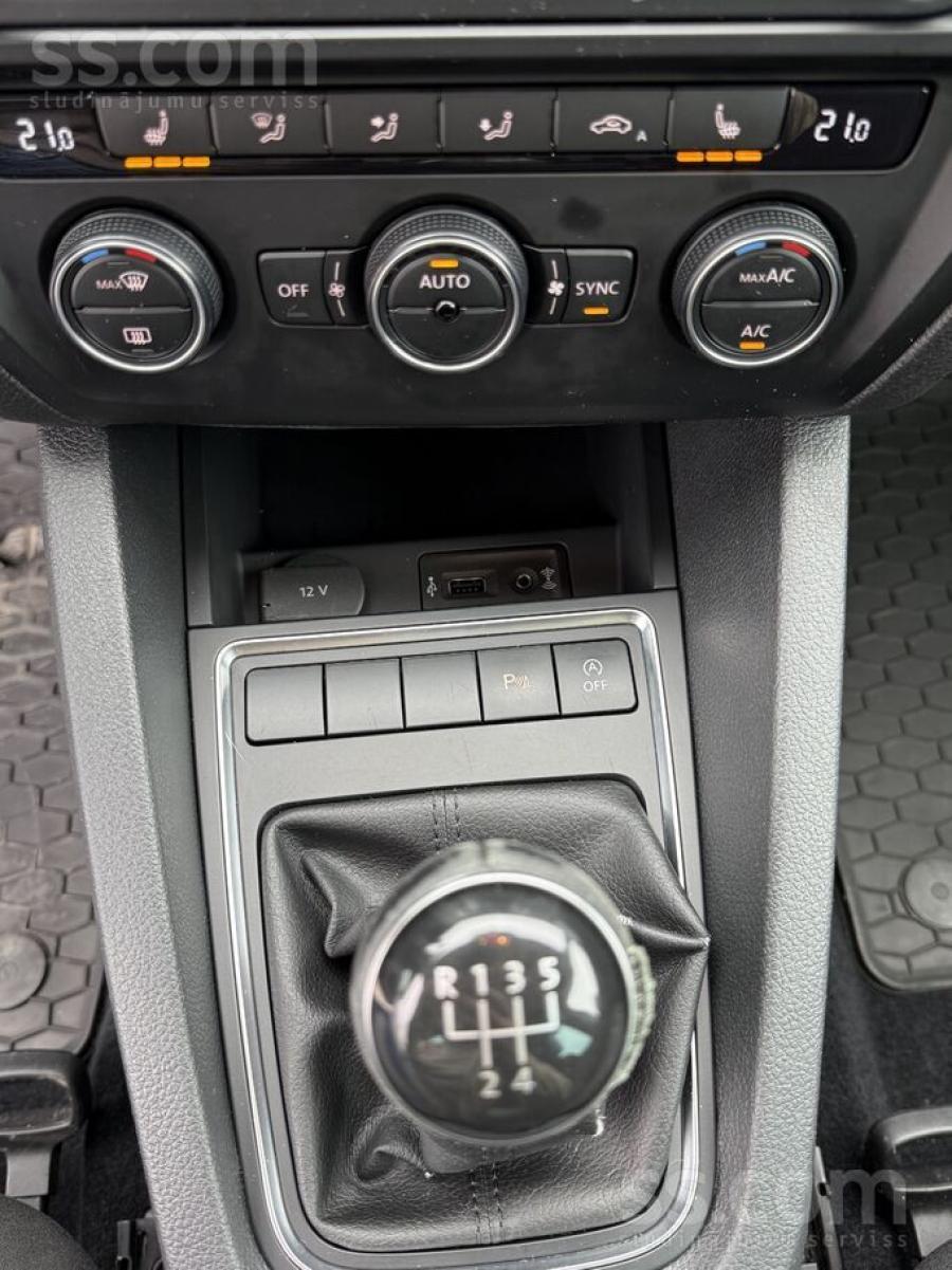 Pelēks Volkswagen Jetta 2017 Rīga, ar dzinēja tilpumu 2.00 L un nobraukumu 177 tūkst. km par 6900 €, foto 11 vietnē AUTOMOTO.COM.LV