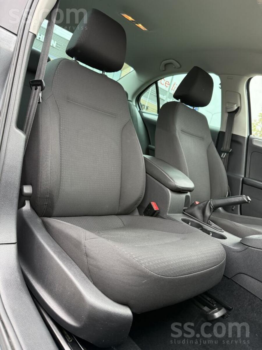 Pelēks Volkswagen Jetta 2017 Rīga, ar dzinēja tilpumu 2.00 L un nobraukumu 177 tūkst. km par 6900 €, foto 12 vietnē AUTOMOTO.COM.LV