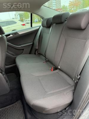 Pelēks Volkswagen Jetta 2017 Rīga, ar dzinēja tilpumu 2.00 L un nobraukumu 177 tūkst. km par 6900 €, foto 13 vietnē AUTOMOTO.COM.LV