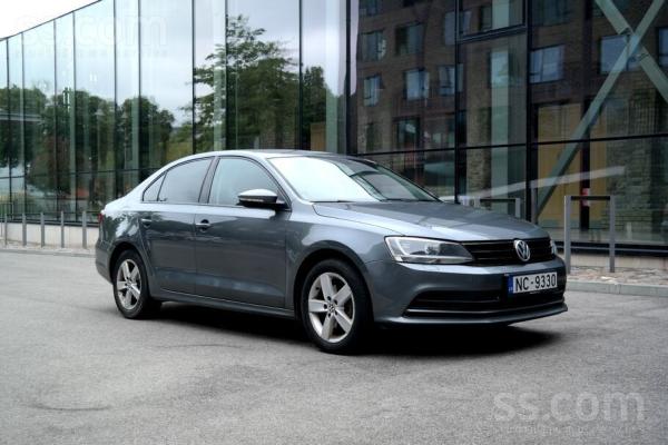 Grey Volkswagen Jetta 2017 in Riga, with an engine capacity of 1.40 L and mileage of 171 thousand km for 6100 €, photo 3 on AUTOMOTO.COM.LV
