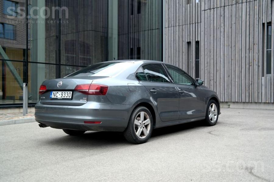 Pelēks Volkswagen Jetta 2017 Rīga, ar dzinēja tilpumu 1.40 L un nobraukumu 171 tūkst. km par 6100 €, foto 5 vietnē AUTOMOTO.COM.LV