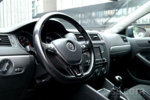 Pelēks Volkswagen Jetta 2017 Rīga, ar dzinēja tilpumu 1.40 L un nobraukumu 171 tūkst. km par 6100 €, foto 9 vietnē AUTOMOTO.COM.LV