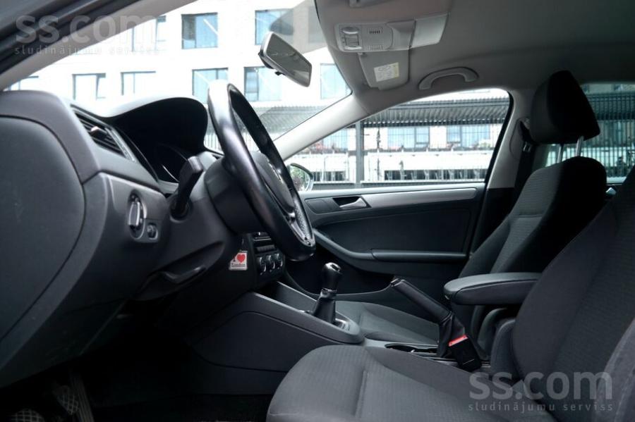 Pelēks Volkswagen Jetta 2017 Rīga, ar dzinēja tilpumu 1.40 L un nobraukumu 171 tūkst. km par 6100 €, foto 10 vietnē AUTOMOTO.COM.LV