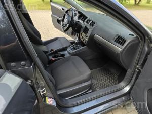 Pelēks Volkswagen Jetta 2017 Rīga, ar dzinēja tilpumu 1.40 L un nobraukumu 0 tūkst. km par 6500 €, foto 9 vietnē AUTOMOTO.COM.LV