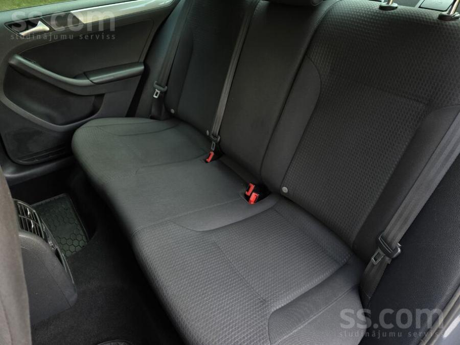 Pelēks Volkswagen Jetta 2017 Rīga, ar dzinēja tilpumu 1.40 L un nobraukumu 0 tūkst. km par 6500 €, foto 12 vietnē AUTOMOTO.COM.LV
